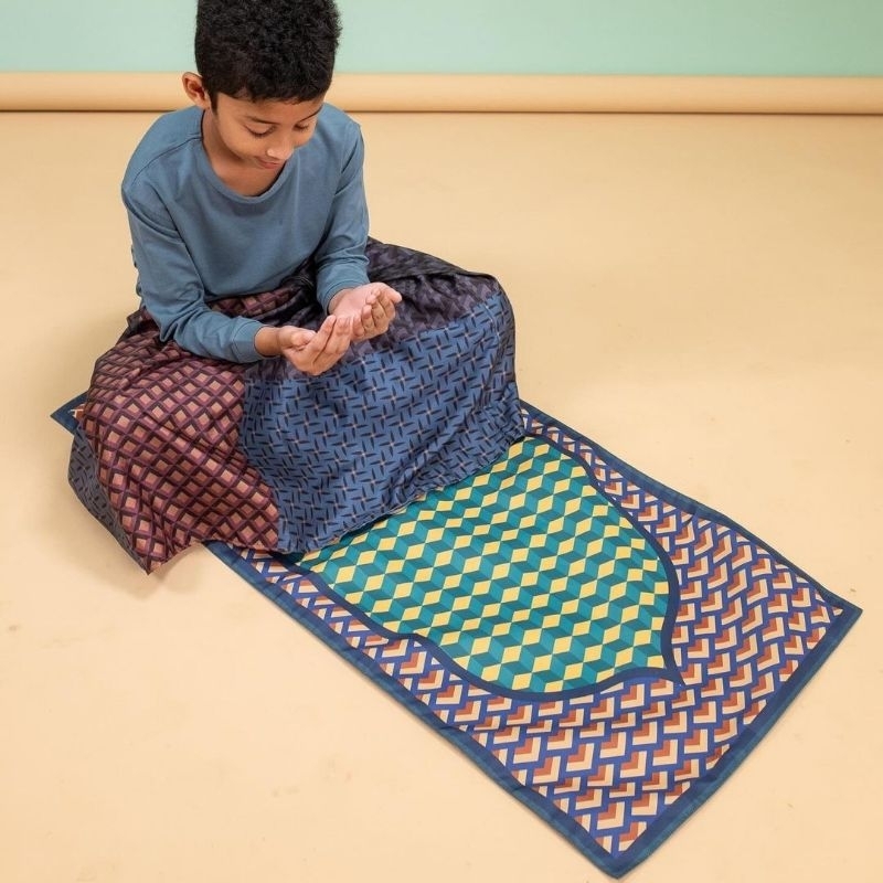 Kashmeer Travel Prayer Mat for Boys and Girls | Waterproof Folding ...