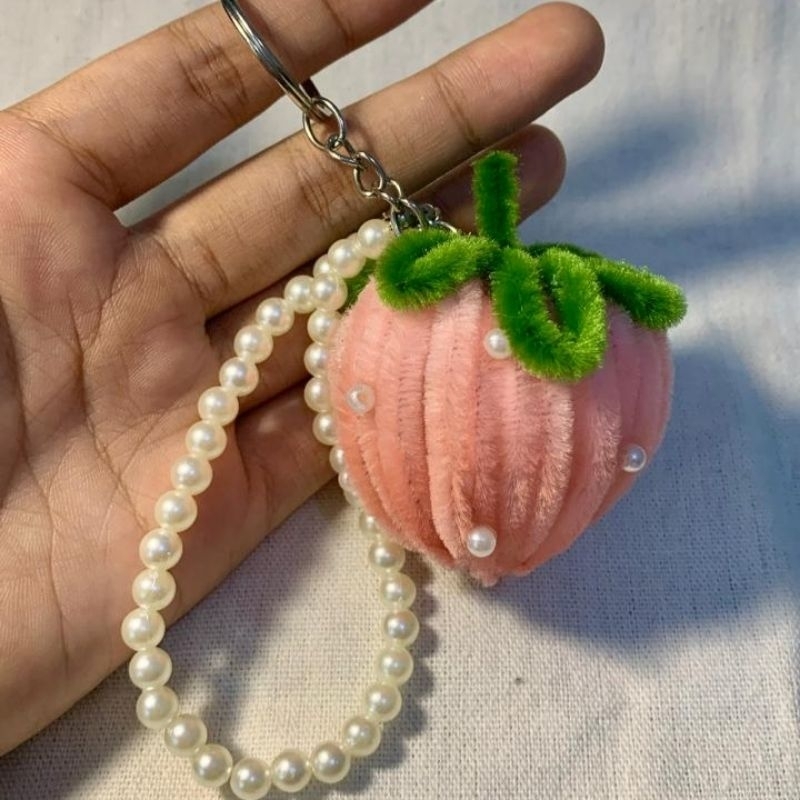 GANTUNGAN [New] Keychain Strawberry Korean style | Pipe Cleaner Feather ...