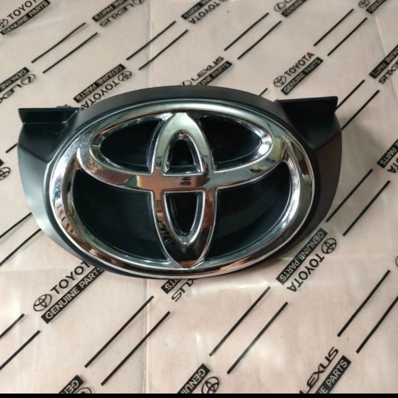 Innova 2010 2011 front grill bracket logo, original Toyota | Shopee ...