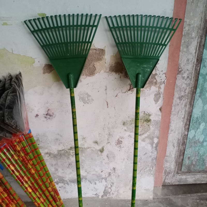 Plastic garden broom, dry leaf broom,/ palm claw broom, 36cm wide ...