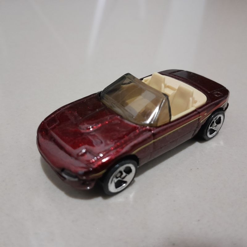 Hotwheels mazda miata bluecard maroon iron base | Shopee Singapore