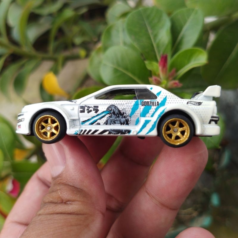 Hot Wheels NISSAN SKYLINE GTR R32 GODZILLA | Shopee Singapore