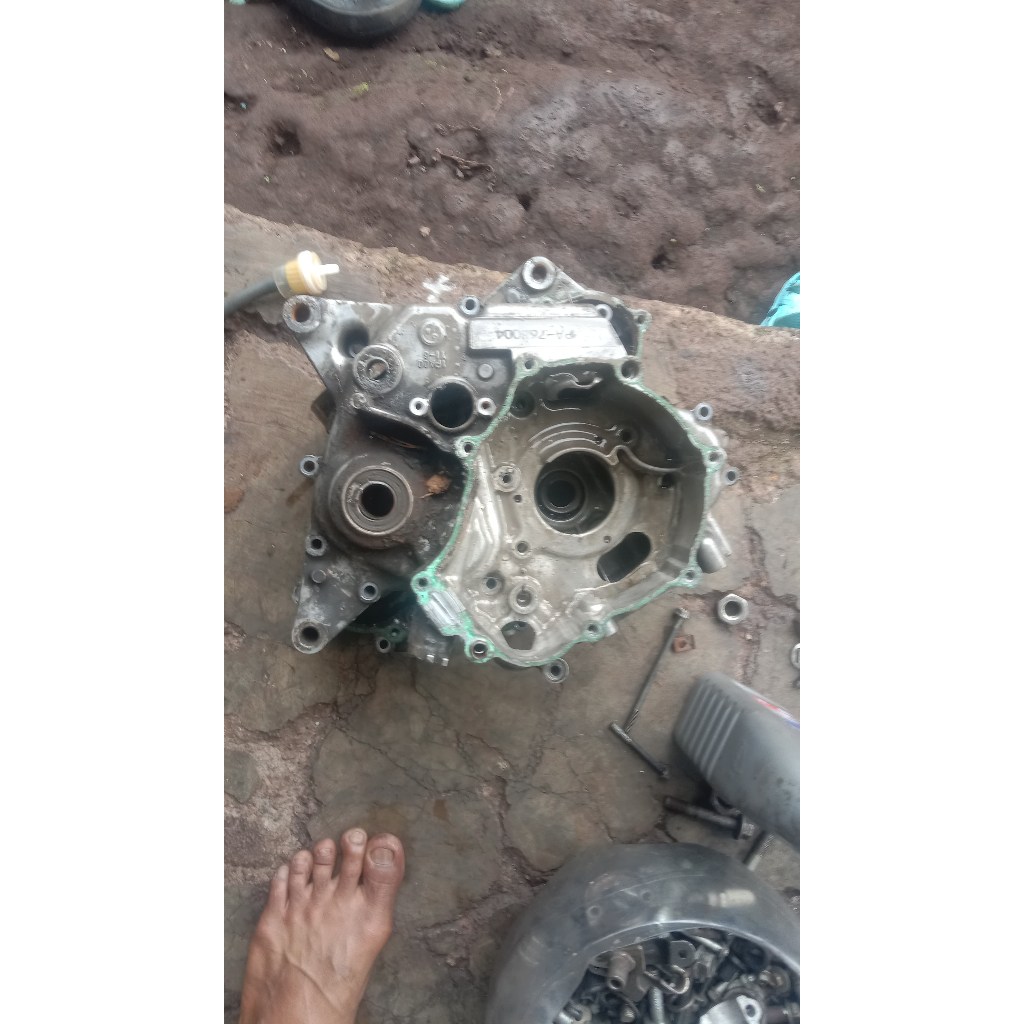 MESIN Krengkes crankcase block engine set left right original yamaha ...