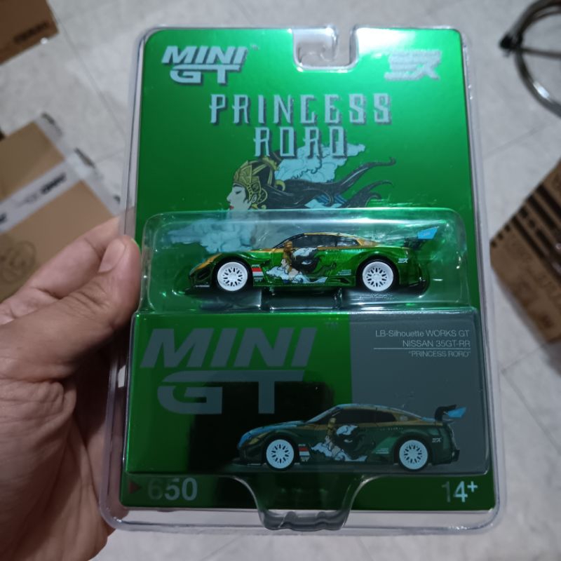 Mini GT 650 LB-SILHOUETTE WORKS 35GT NISSAN GT-RR VER 2 "PRINCESS RORO ...