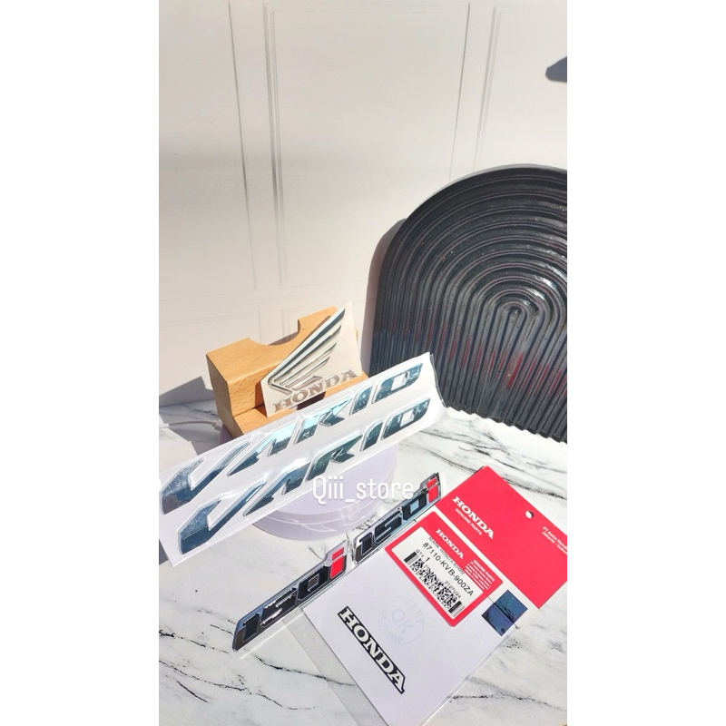 Vario new sen Split and 150i and garudah emblems and honda labels ...