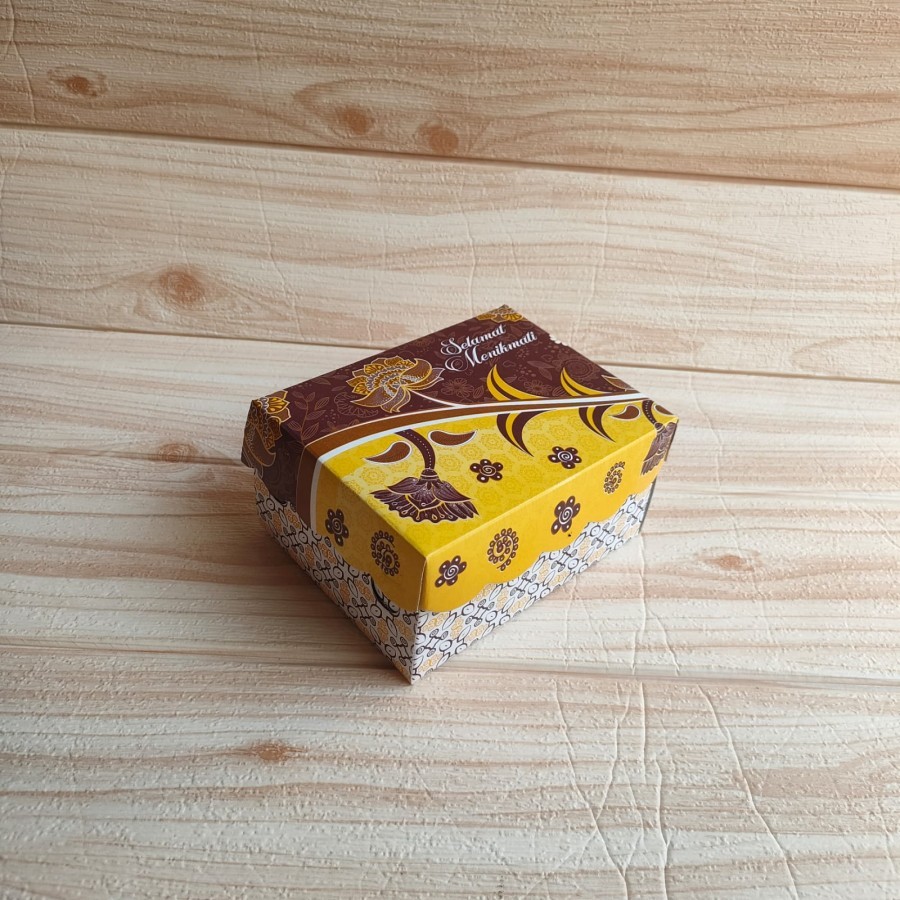 Yellow Chocolate Batik Cake Box / Motif Snack Box PER 10 pcs | Shopee ...