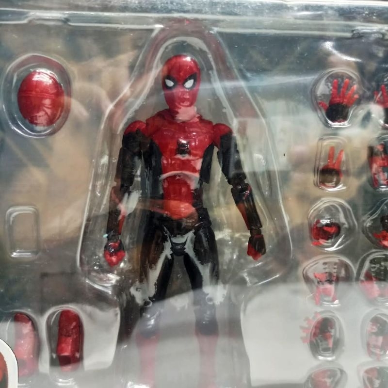 Toy mafex action figure spiderman far from home mafex 113 recast mafex ...