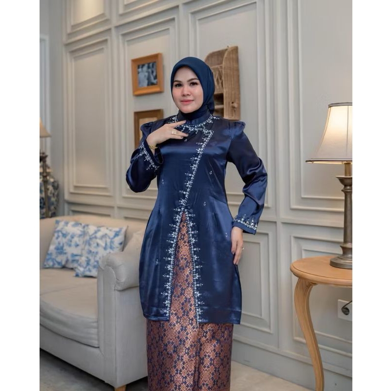 Slanted Sequin Malay Kebaya Suit By Varenta/Kebaya Jumbo Wrapped ...