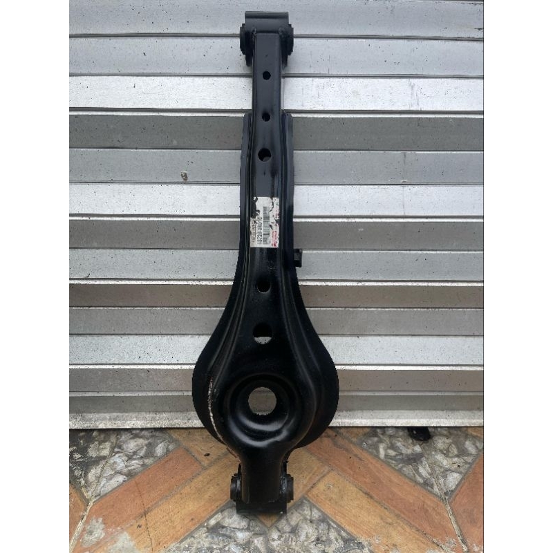 Lower arm Rear Wing Toyota Fortuner / Innova / Reborn Inova Original ...