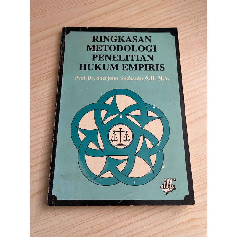 Book SUMMARY OF LEGAL RESEARCH METHODOLOGY EMPIRIS PROF DR SOERJONO ...