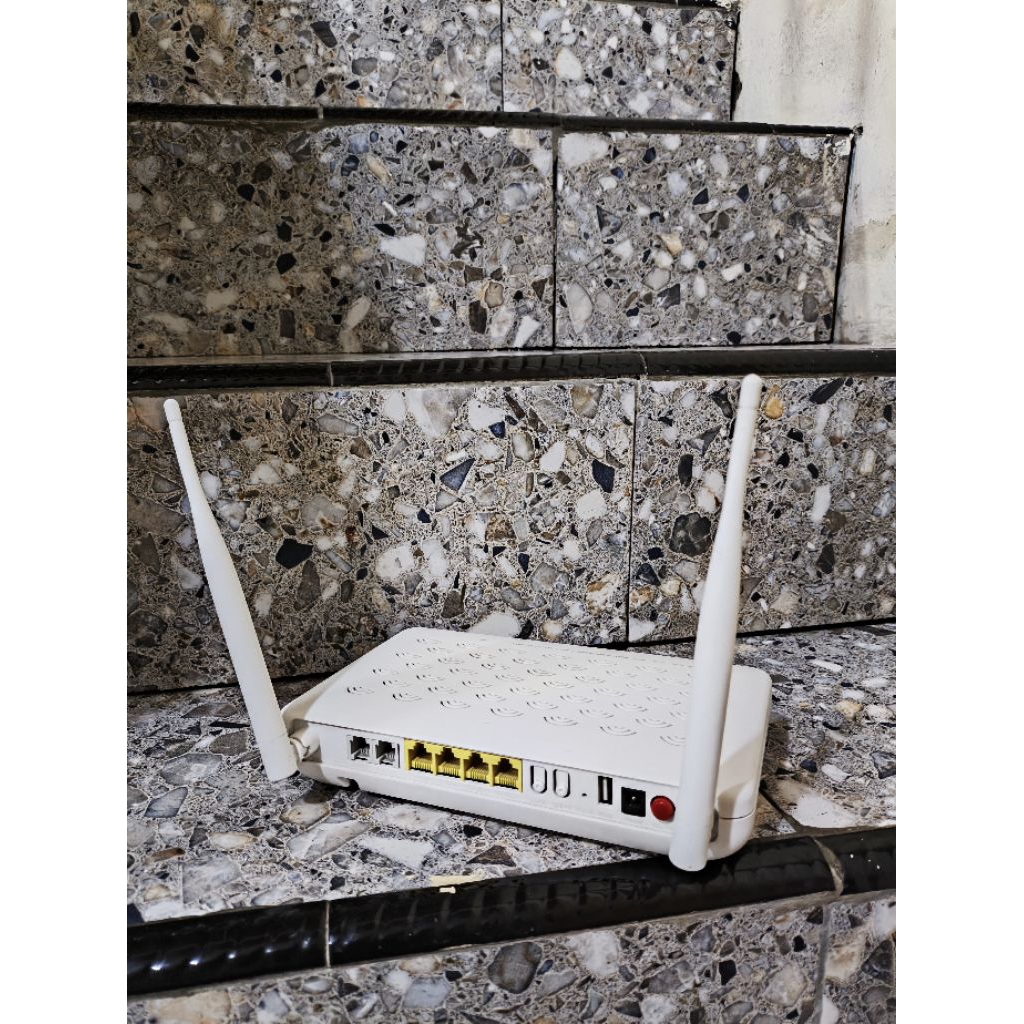 ZTE ZXHN F609 V1 GPON ONT ACESS POINT BONUS 12V ADAPTER | Shopee Singapore