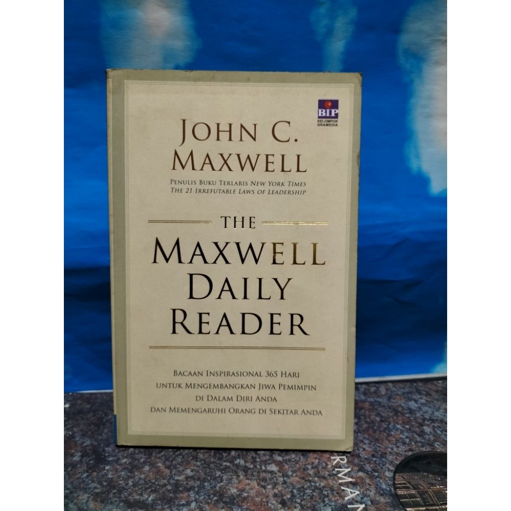 USED BOOK THE MAXWELL DAILY READER BY JOHN C. MAXWELL | Shopee Singapore