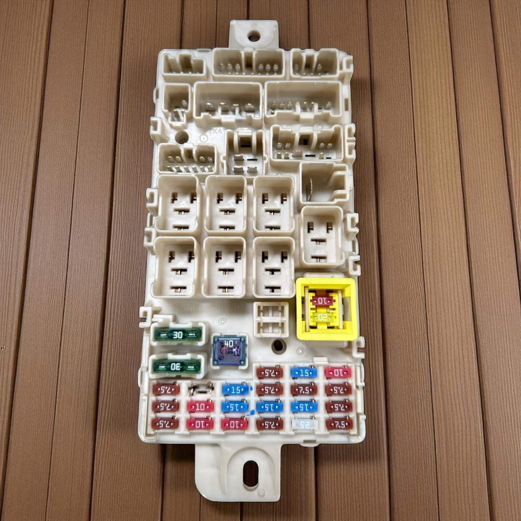 ORIGINAL MITSUBISHI XPANDER NEW PAJERO TRITON CABIN FUSE BOX | Shopee ...