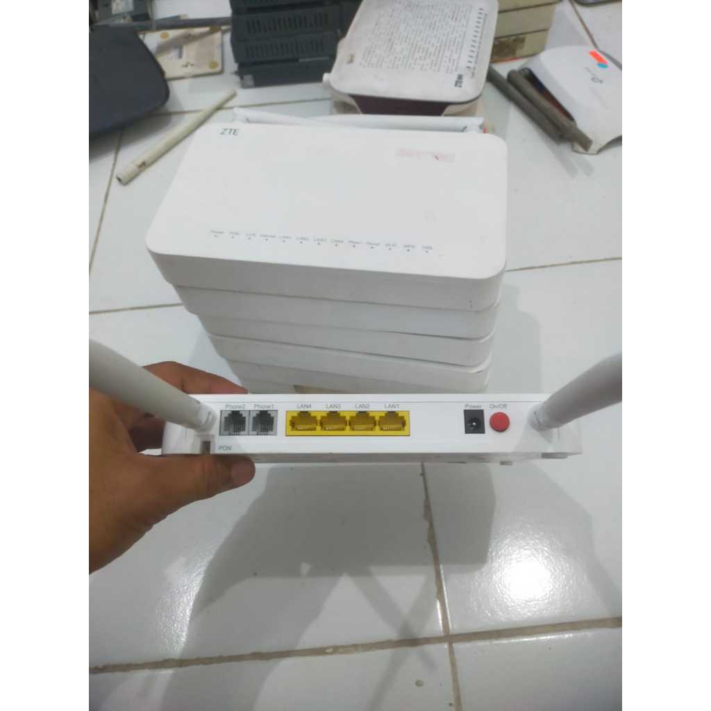 ZTE Wifi Router V3 Port biru + Normal Adapter | Shopee Singapore