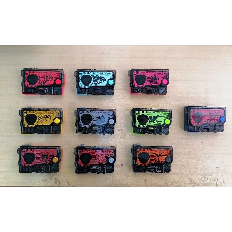 BANDAI KAMEN RIDER ZERO ONE DX PROGISE KEY SHINING HOPPER METAL CLUSTER ...