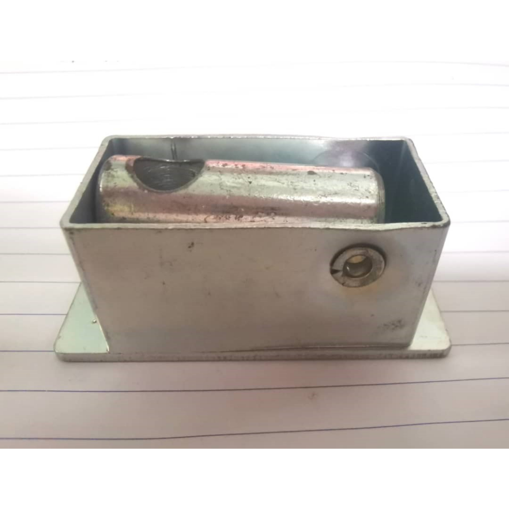 BLOTTOM LOCK ( ROLLER SHUTTER LOCK) | Shopee Singapore