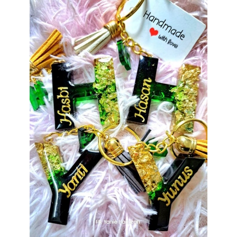 KEYCHAIN ALPHABET WITH NAME RESIN ART (GOLDEN COLLECTION) | Shopee ...