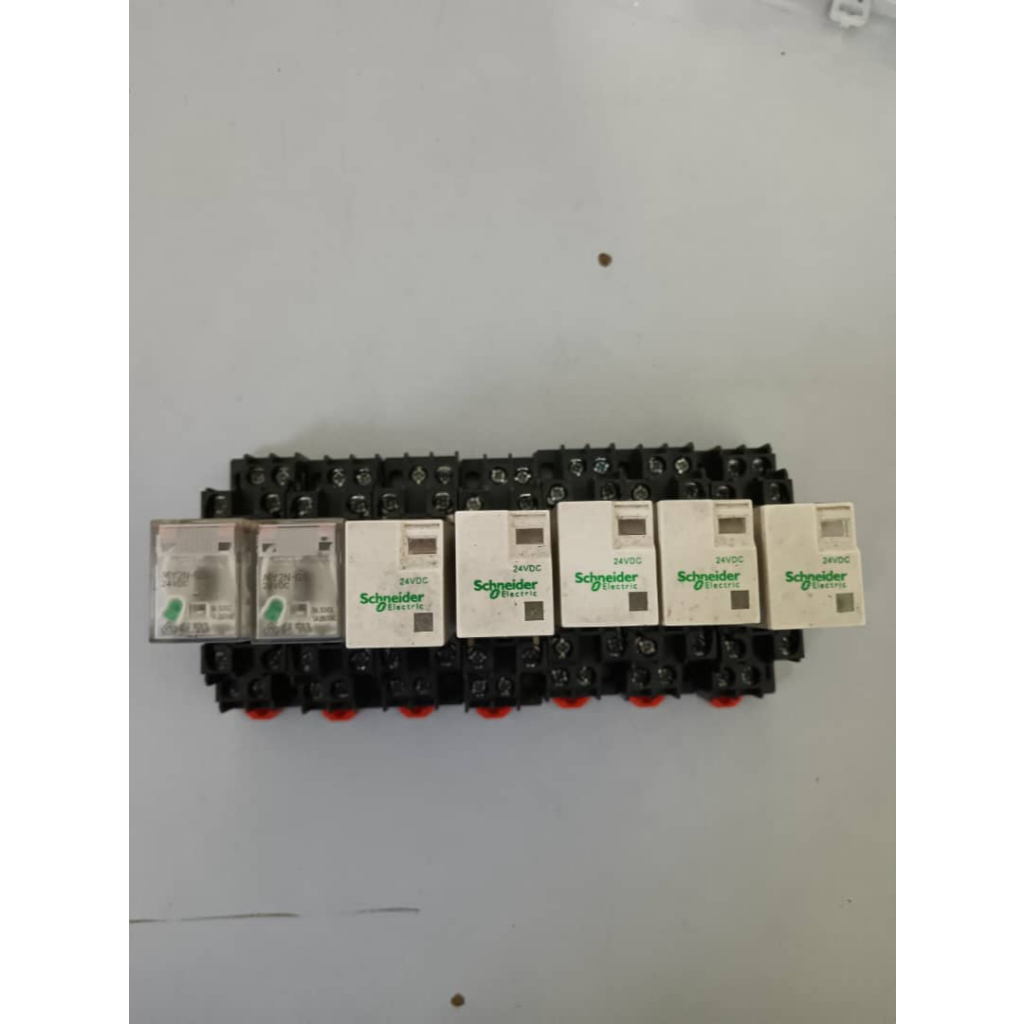 SCHNEIDER RELAY & SOCKET 24VDC 7A,250V ( RXZE1M2C) | Shopee Singapore