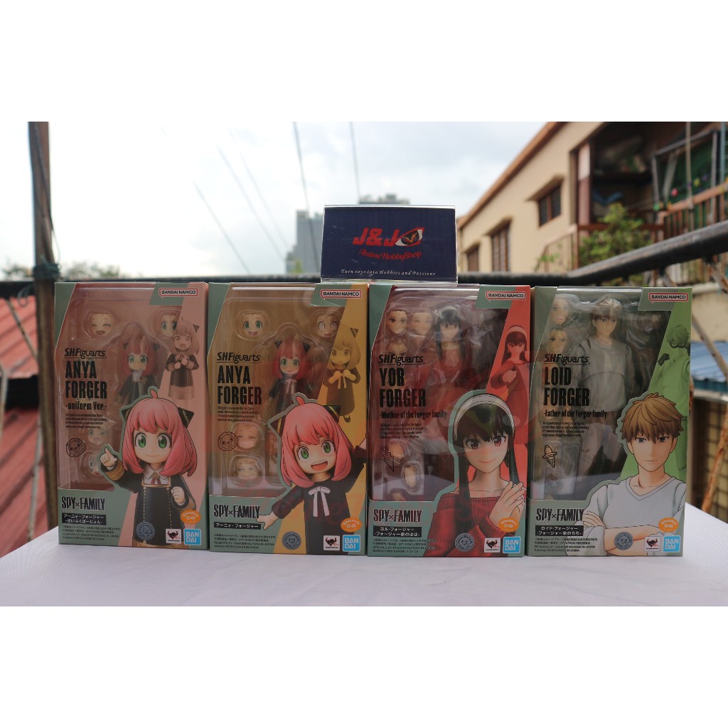 S.H.Figuarts Loid Forger Father of Forger Family Yor Forger Mother of ...