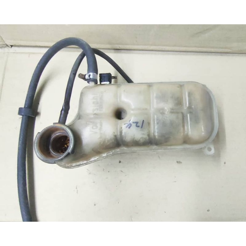 Mercedes w124 Wiper tank Mercedes w124 Radiator tank Mercedes w124 ...
