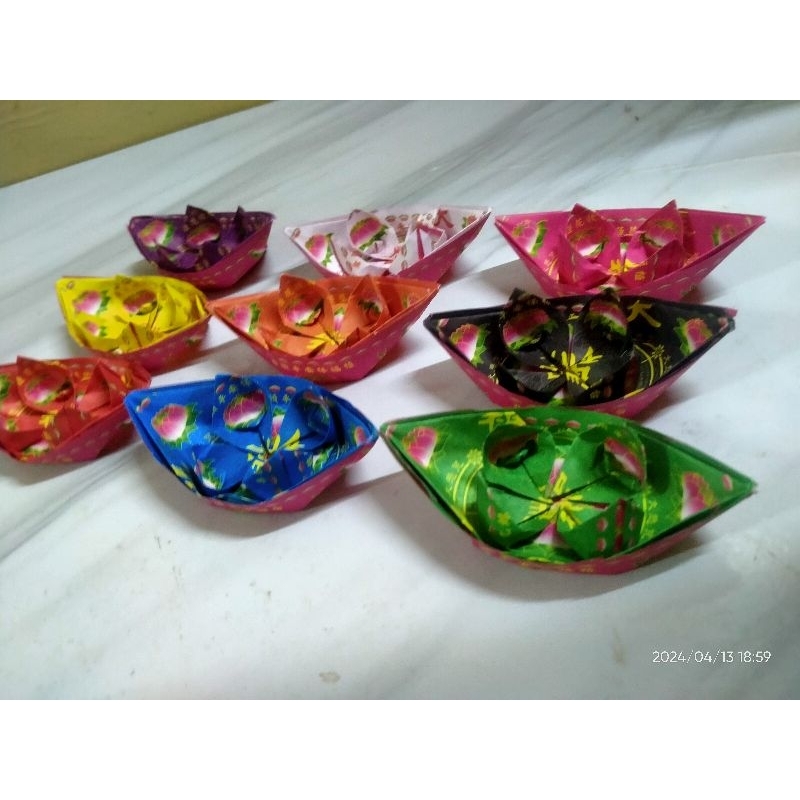 ((1 Set of 9 Small Dharma Ships) Nine-Color Lotus Small Dharma Ship 9 ...