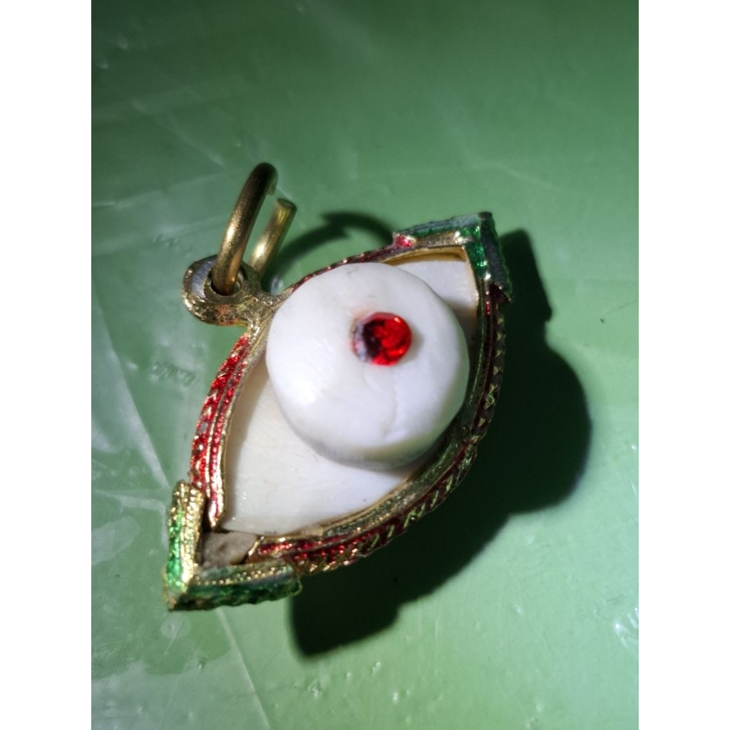 LP Pinak Ruang Tar Eye Amulet BE2527 LP Pinak Ivory Eye Amulet Amulet ...
