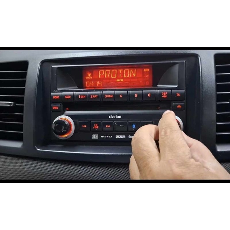 Radio, CD player Clarion dari Proton Inspira/Mitsubishi Lancer GT ...