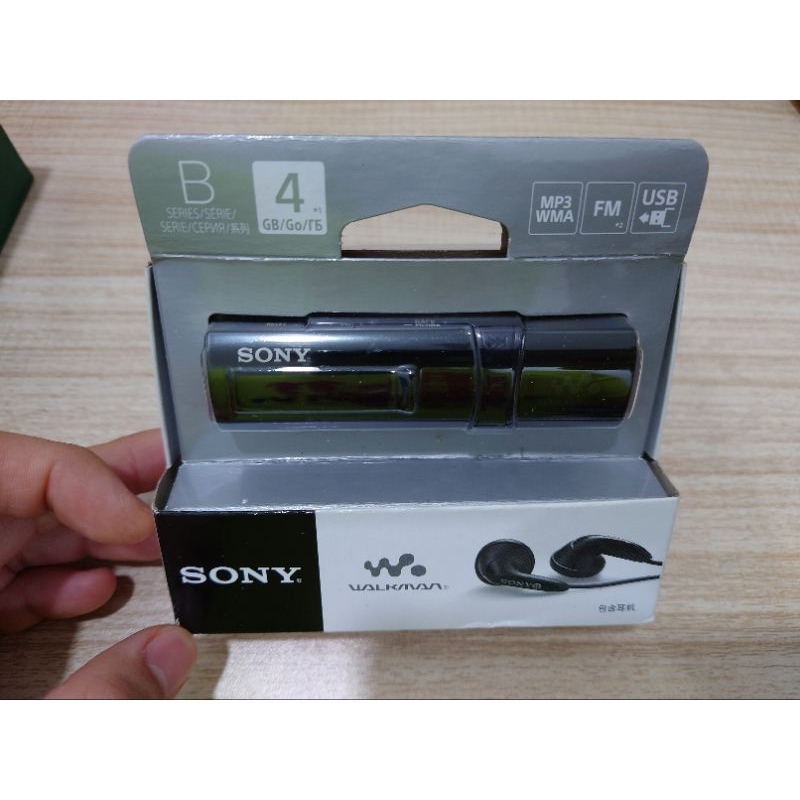 Sony NWZ-B183F Flash MP3 Player with Built-in FM Tuner 4GB Walkman ...