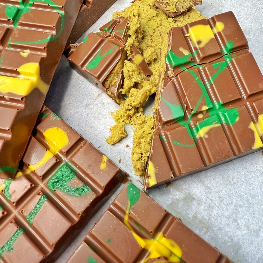 Trending Pistachio Kunafa Halal Chocolate Bar 80g, Famous Chocolate ...
