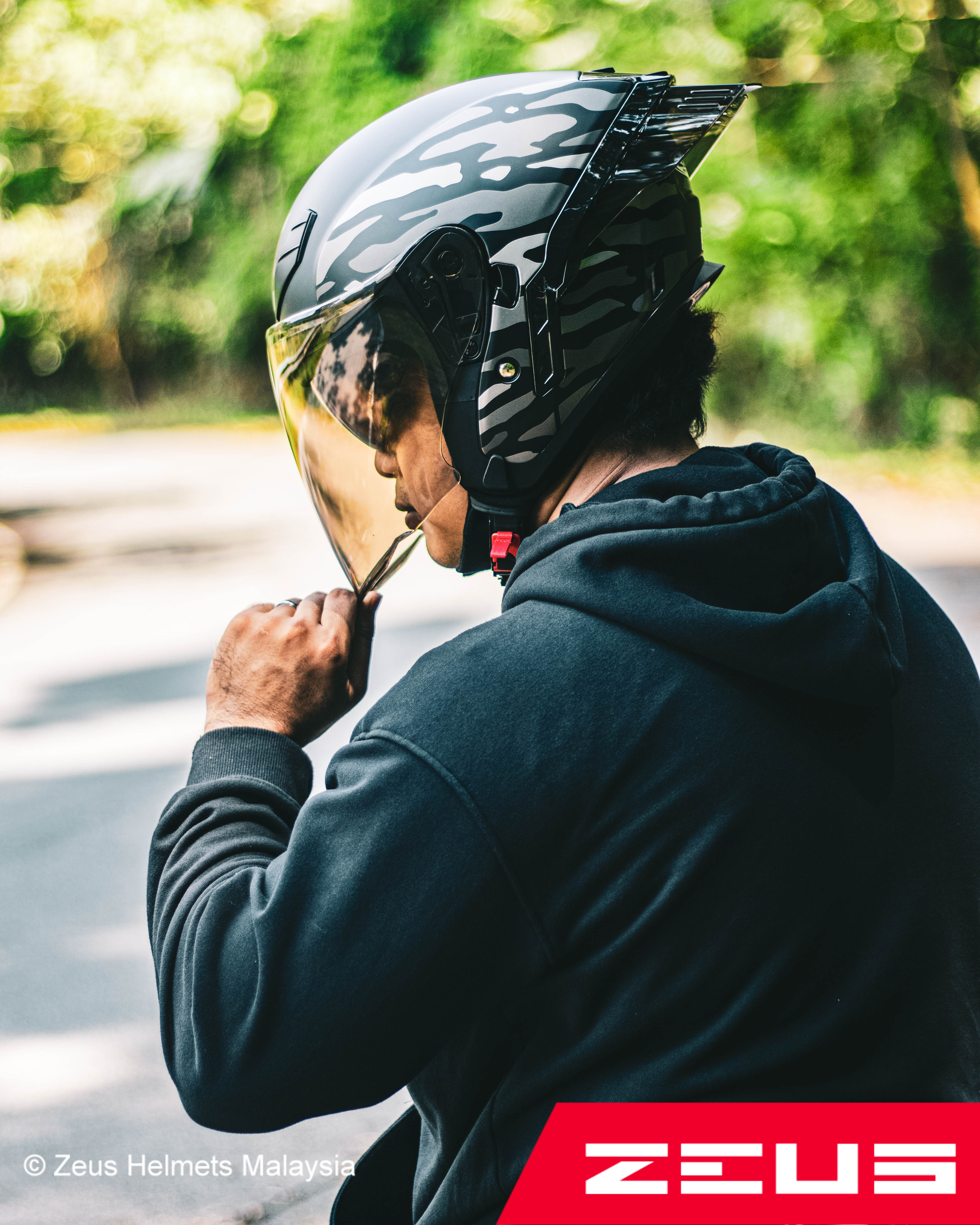 ZEUS HELMET ZS-631 WITH DOUBLE VISOR AND SPOILER | Shopee Singapore