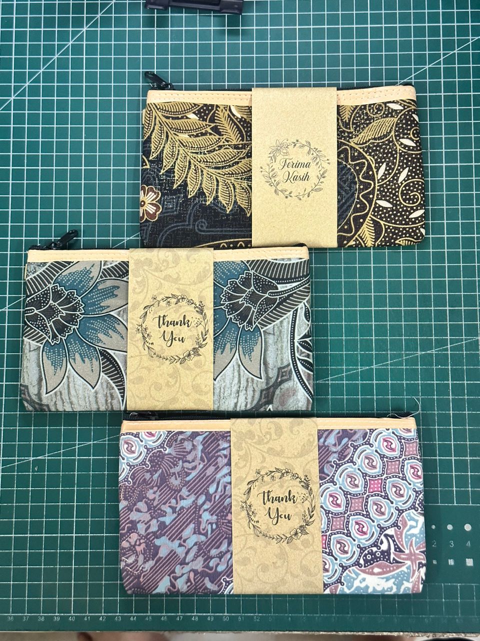 Novis Souvenir Batik Wallet Zip Size 19 cm Zipper Plastic Packaging ...