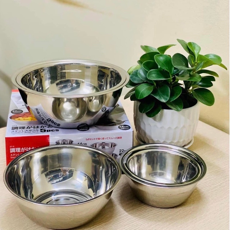 Set of 5 graduated stainless steel mixing bowls of all sizes, made in ...