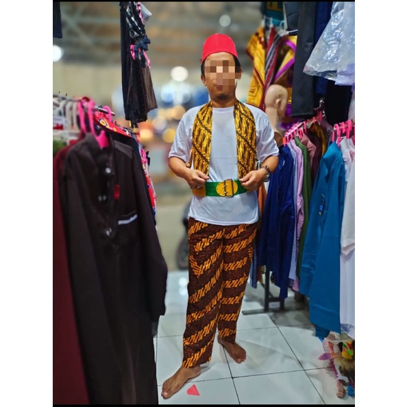 PUTIH Betawi traditional clothes, white t-shirt version and batik pants ...