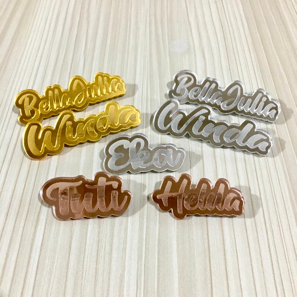 Custom name brooch, engraved acrylic brooch, letter brooch, initial ...