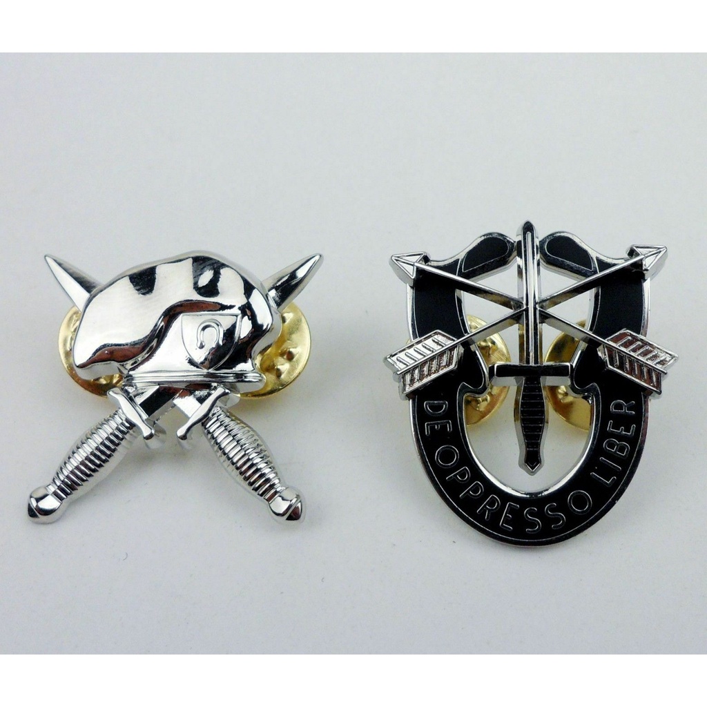 TWO US ARMY SPECIAL FORCES BERET BADGE PIN & VIETNAM WAR SFOD CAP BADGE ...