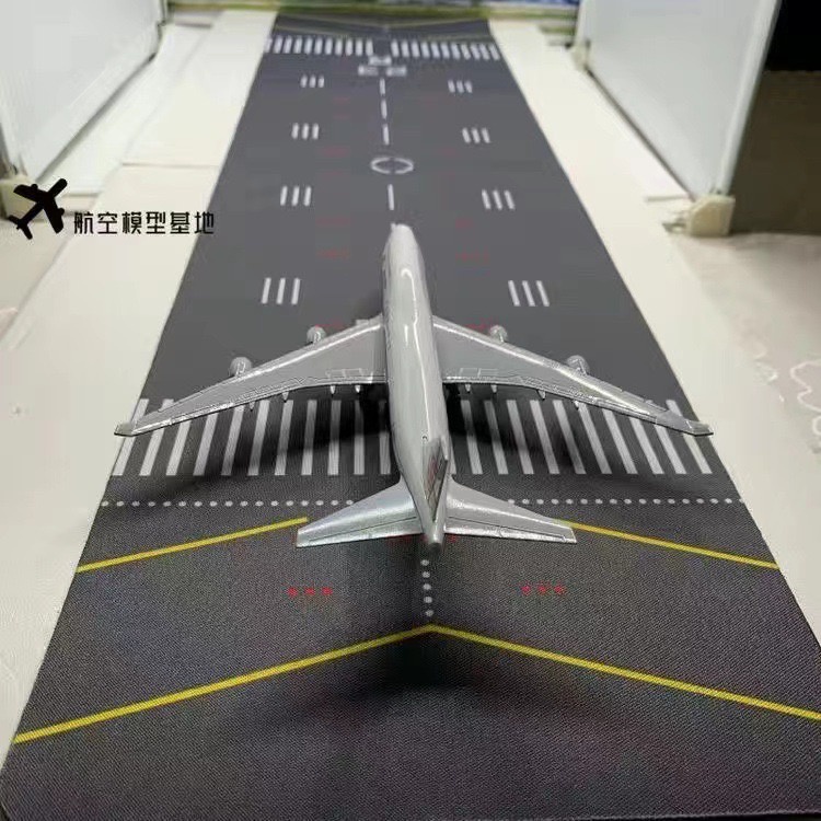Airport Runway (Excluding Aircraft) For 1:400 Scale Aircraft (16 Cm.or ...