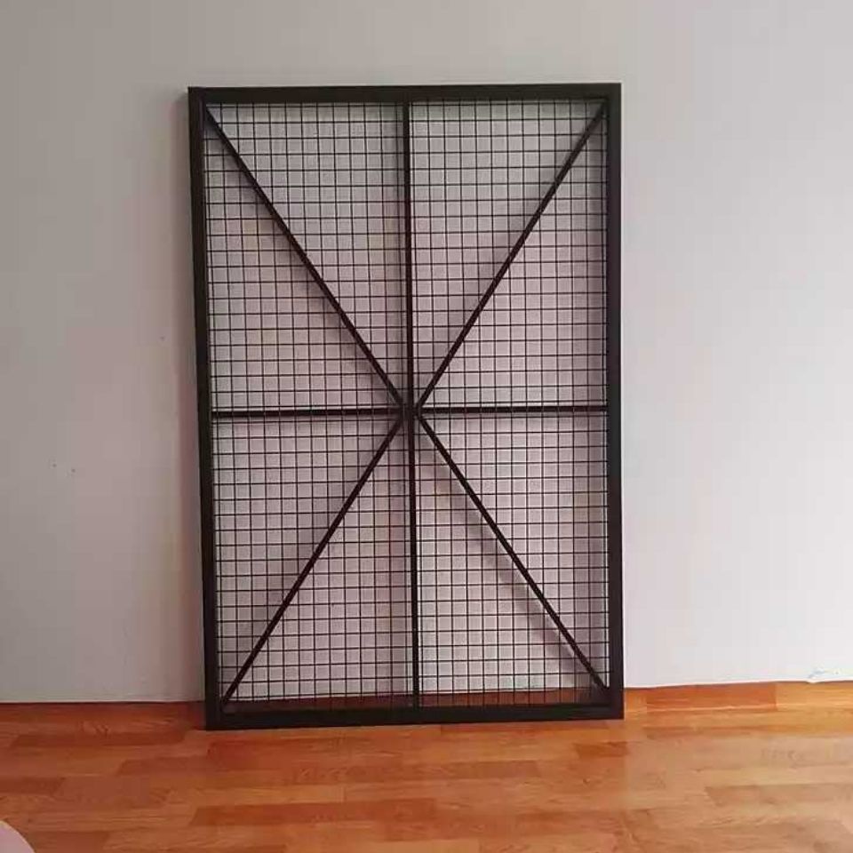 Customized Iron Screen Diamond Mesh Industrial Style Restaurant Hollow ...