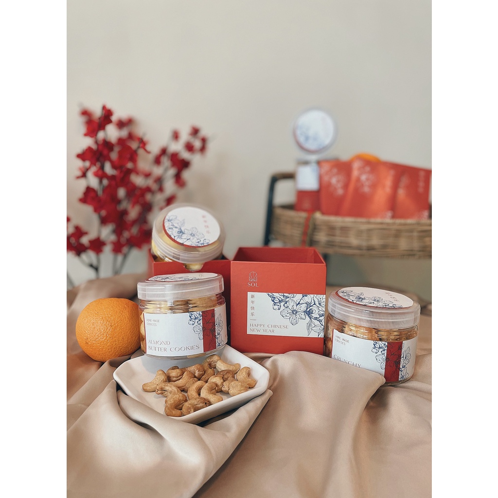 Pre-Order-Mandarin-CNY-ChineseNewYearGiftSmallSetHampers-PineappleTart ...