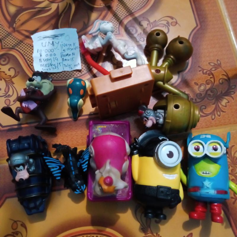 Minion pirates, tazmania, Mickey Mouse Disney children's toys etc ...