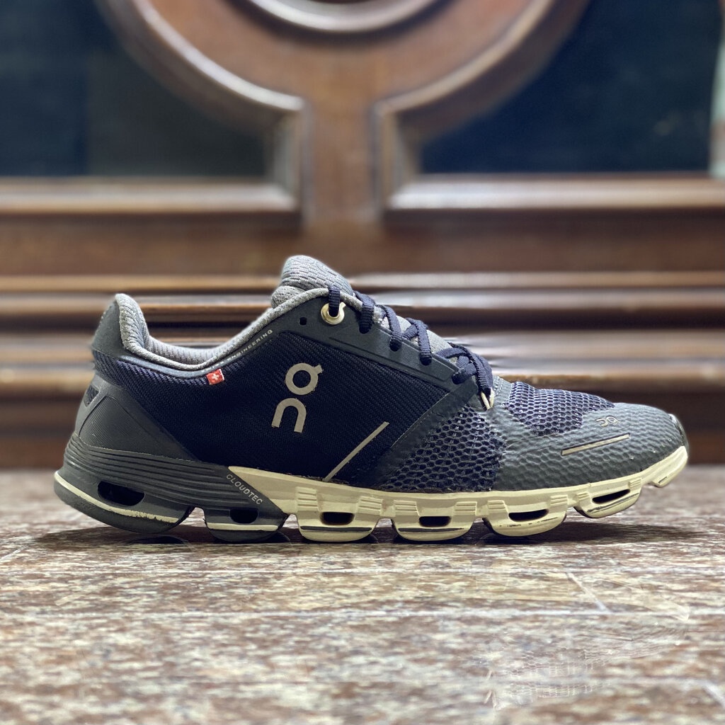 On Cloudflyer'black/White' Women's Running Shoes (W7.5US) 2nd Hand ...