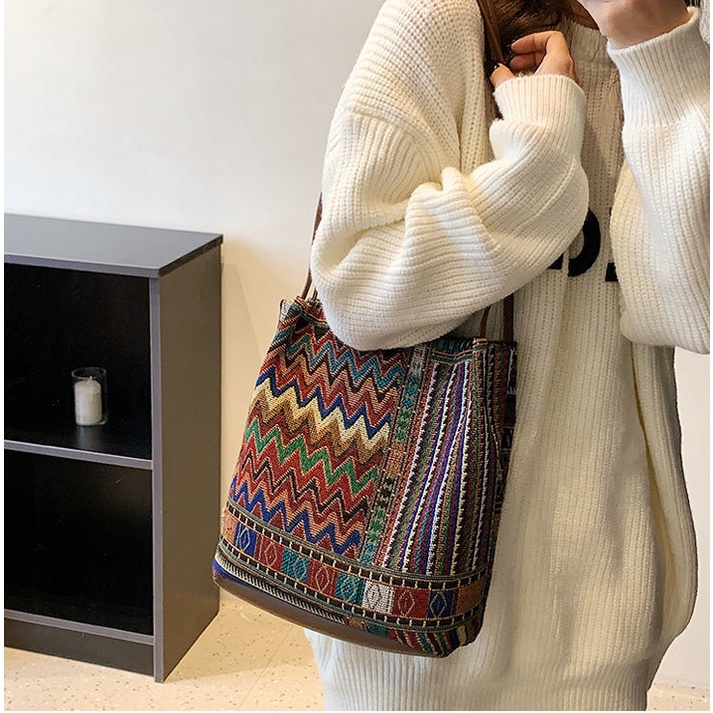 Famous Style Canvas Large Capacity Bag Popular Fashion Shoulder Bag ...