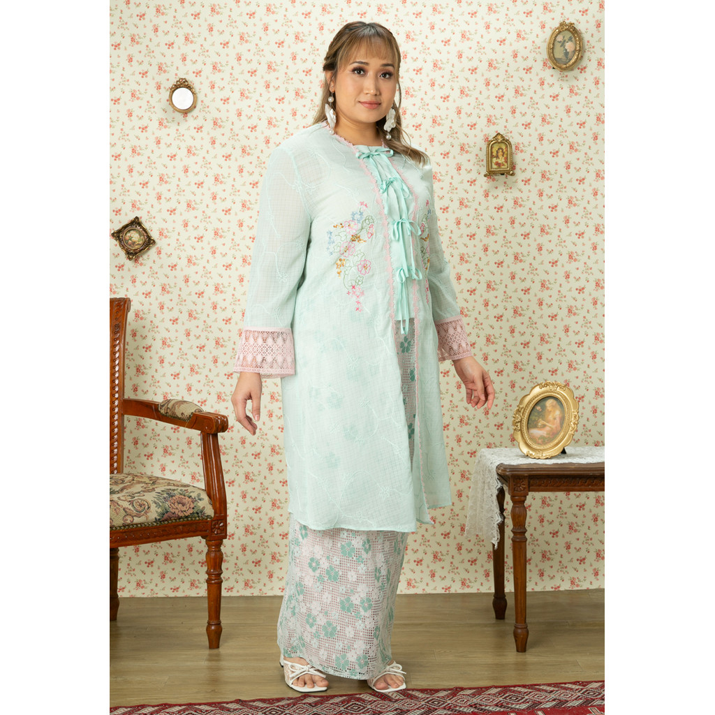 Lubna - AYANA PLUS SIZE EMBROIDERED KEBAYA SET (Female) | Shopee Singapore