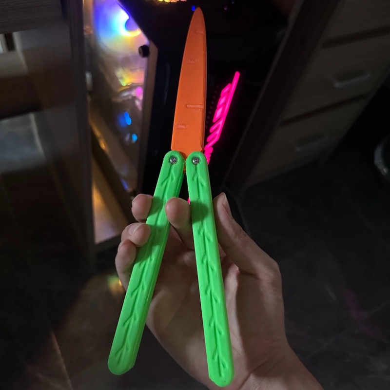 3D Gravity Knife Carrot Butterfly Knife Decompression Toy Little Carrot ...
