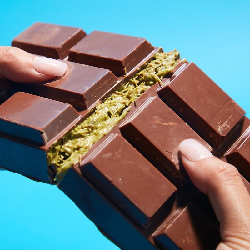 Pistachio Knafeh Stuffe Chocolate Bar Pack With Reusable Mol – Crunchy ...