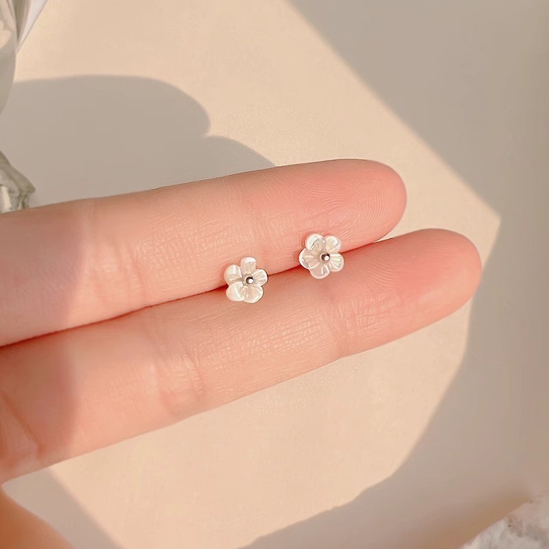 925 Silver Needle Simple Mini Flower Stud Earrings Schoolgirl Small Flower Earrings Temperament ...