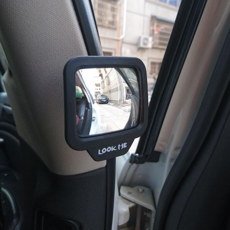 The rear row of the car opens the door and gets off the observation ...