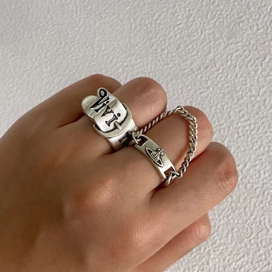 Vivienne westwood ring with chain store