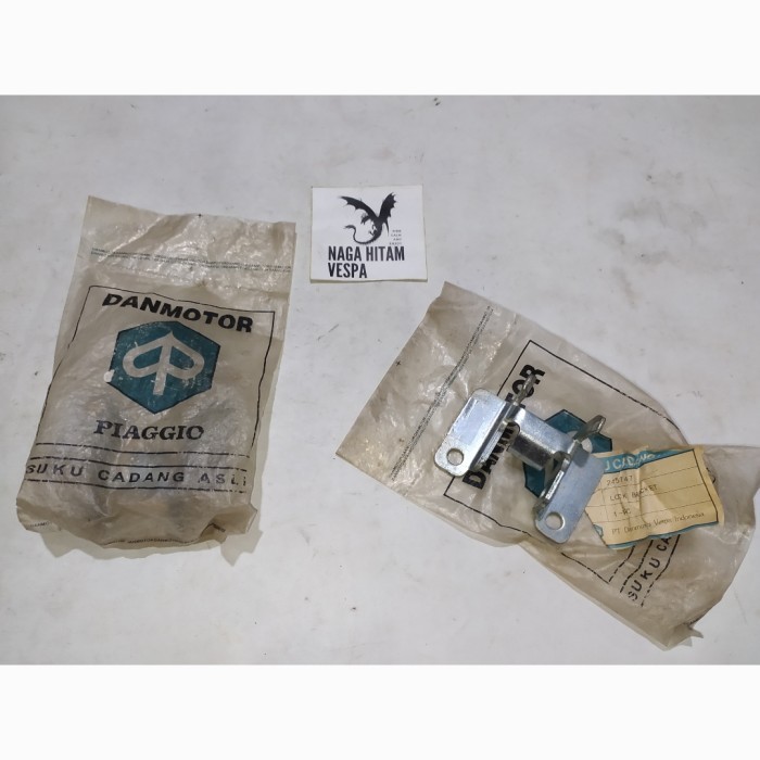 Original Vespa Corsa seat goal nos | Shopee Singapore