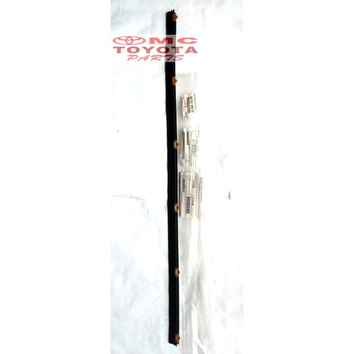 New Kijang Capsule Front Outer Glass Door Seam / Rubber 7K 68160-0B010 ...