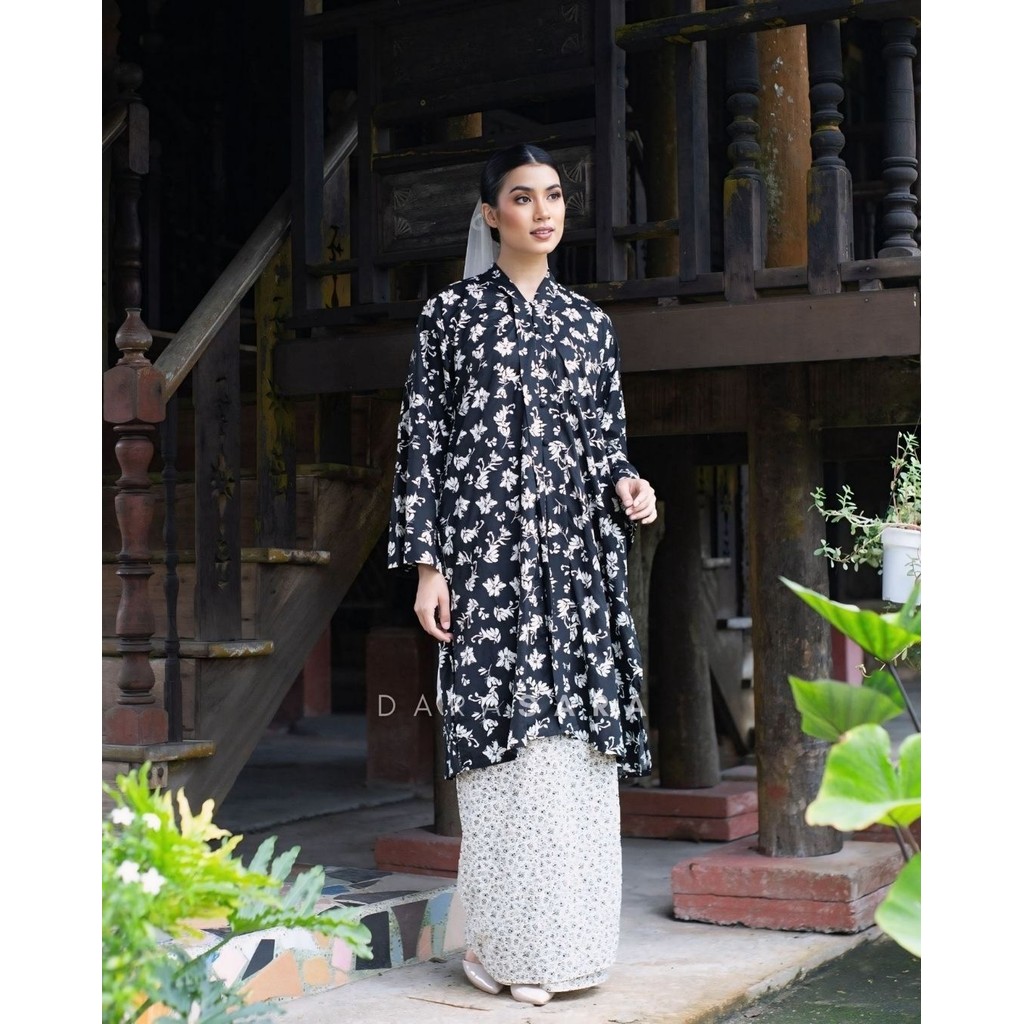 DARA LATEEFA - DETIK COLLECTION in Iris Black | Baju Raya 2025 Kebaya ...
